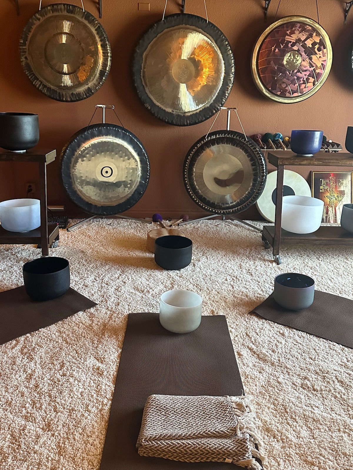 Private Sound Baths Near Joshua Tree | The Gong Room